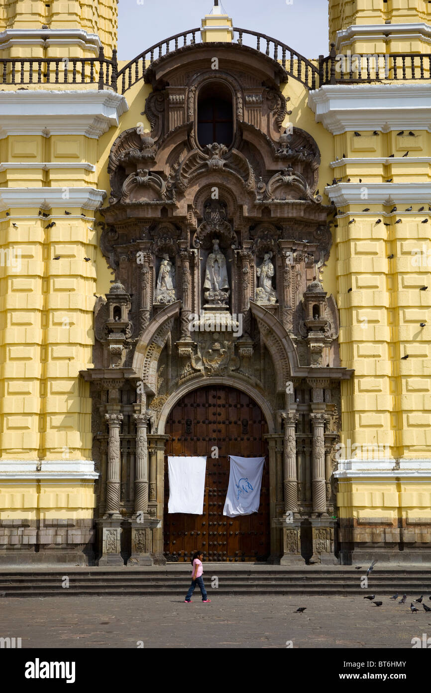 Lima church of san francisco hi-res stock photography and images - Alamy