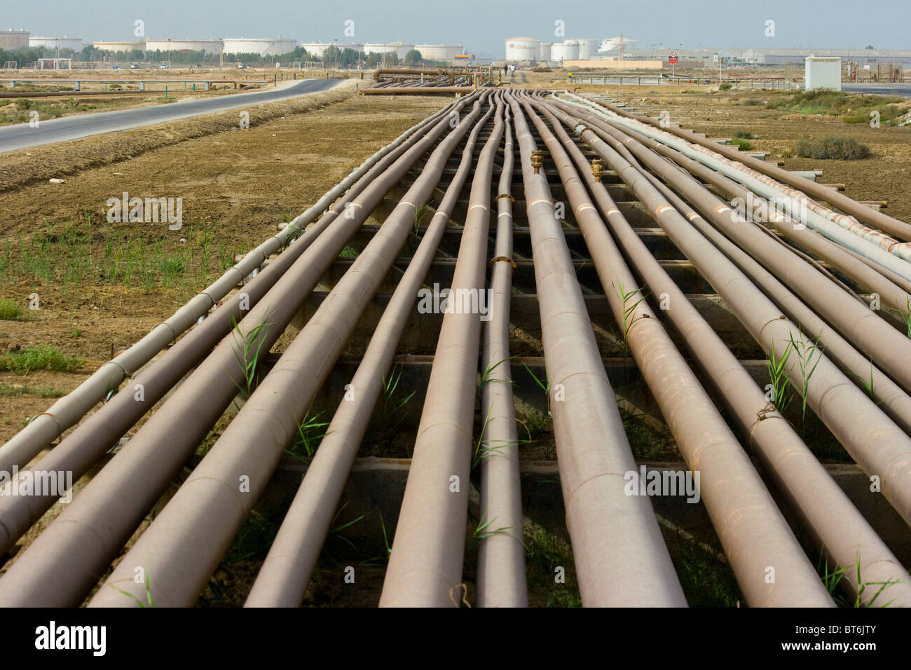 Bahrain manama oil refinery hi-res stock photography and images - Alamy