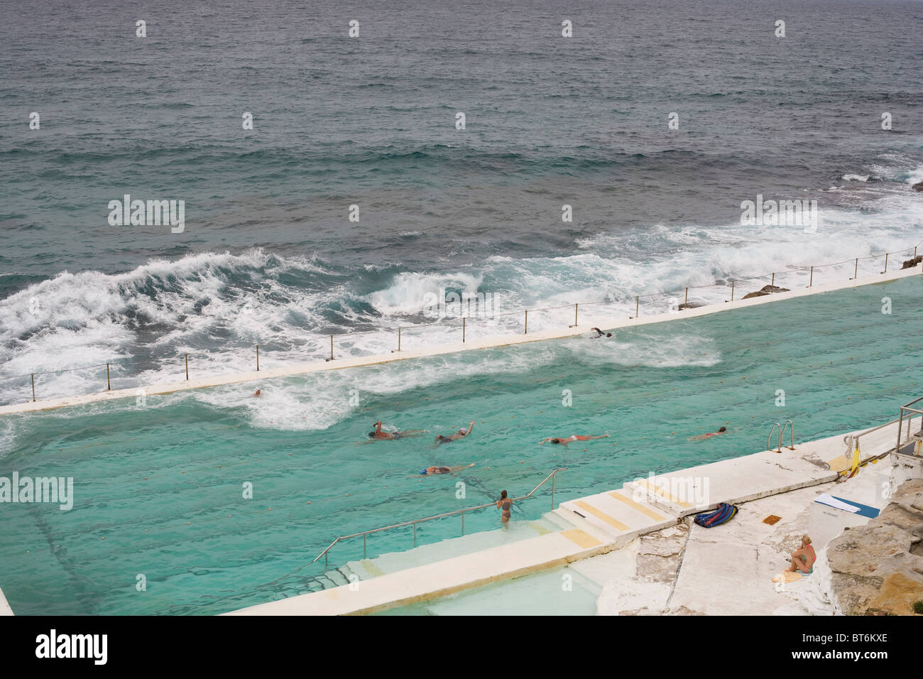 Icebergs,Bondi Beach"s rock swimming pool Stock Photo - Alamy