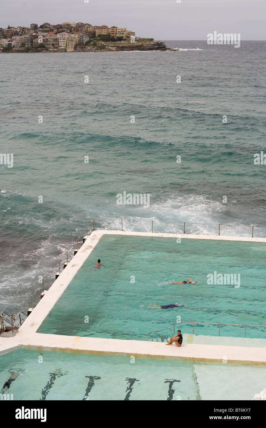 Icebergs,Bondi Beach"s rock swimming pool Stock Photo - Alamy