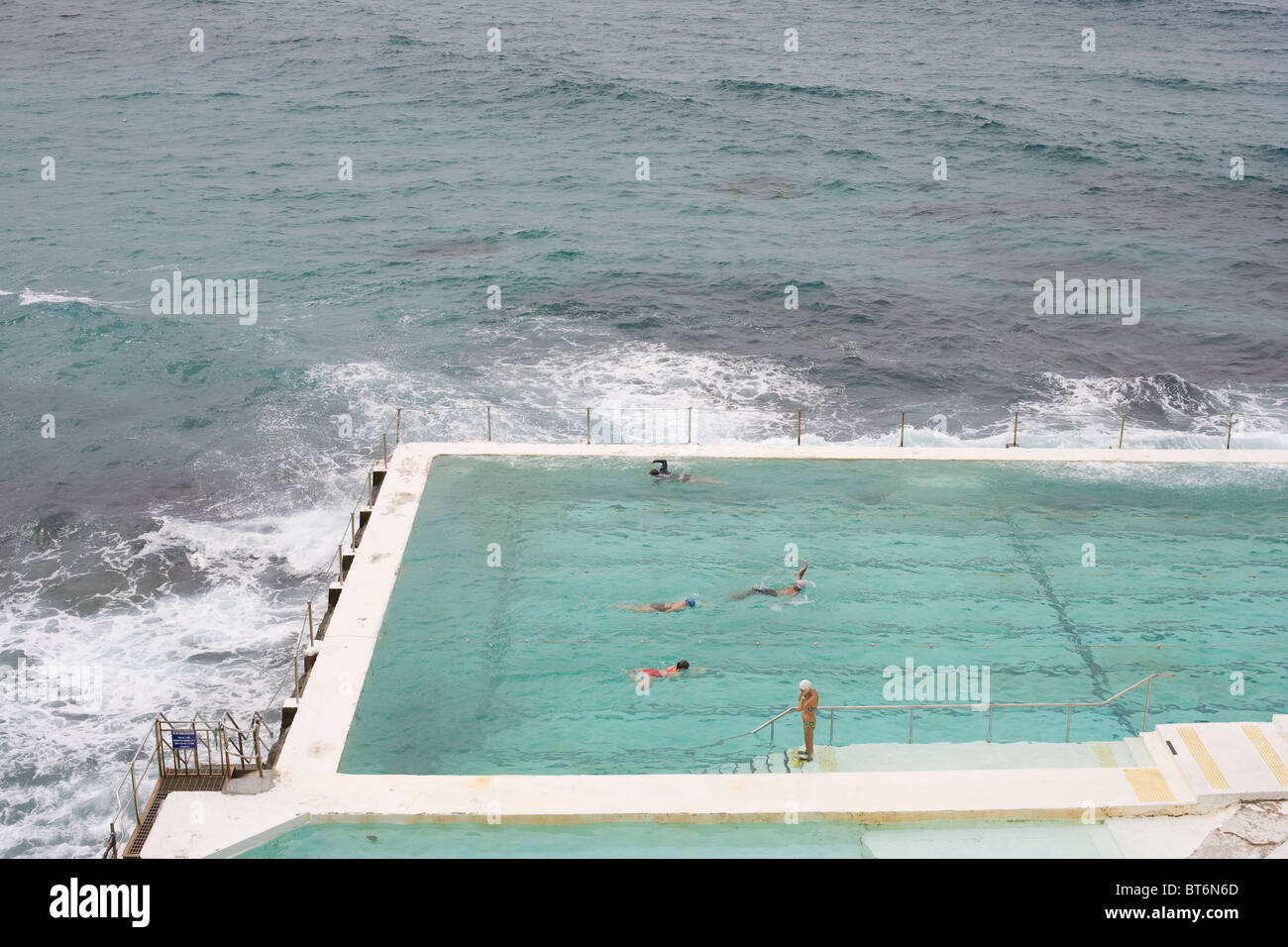 Icebergs,Bondi Beach"s rock swimming pool Stock Photo - Alamy