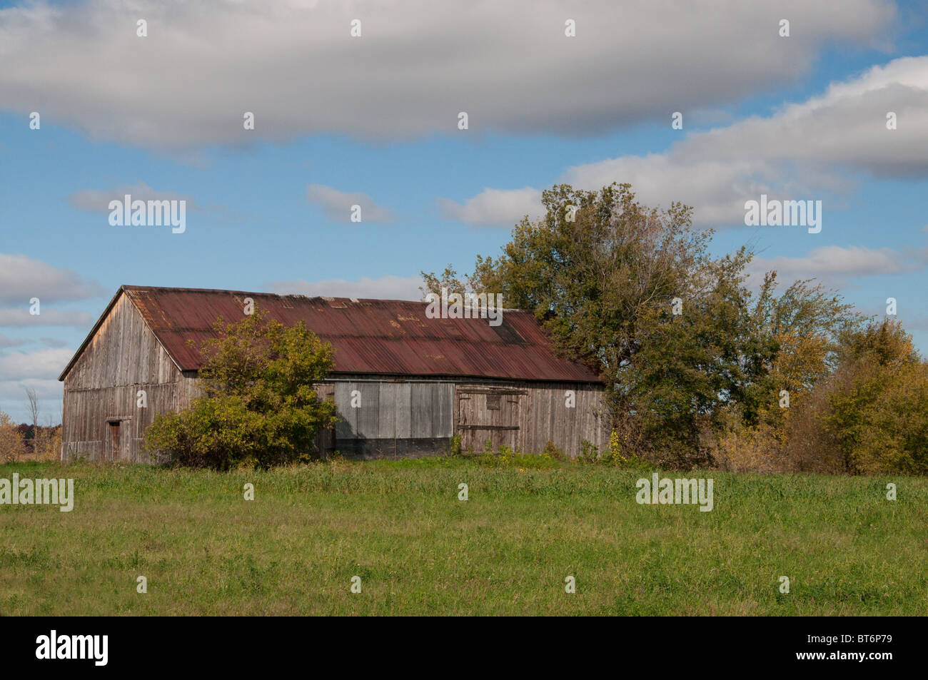 Quebec barn hi-res stock photography and images - Alamy