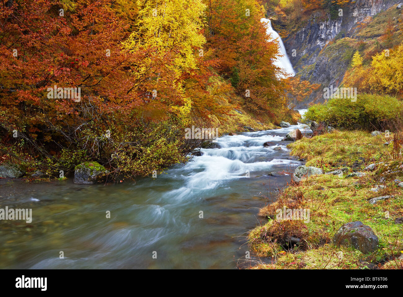 Autumn brook with mini waterfalls flowing in the national park Stock ...