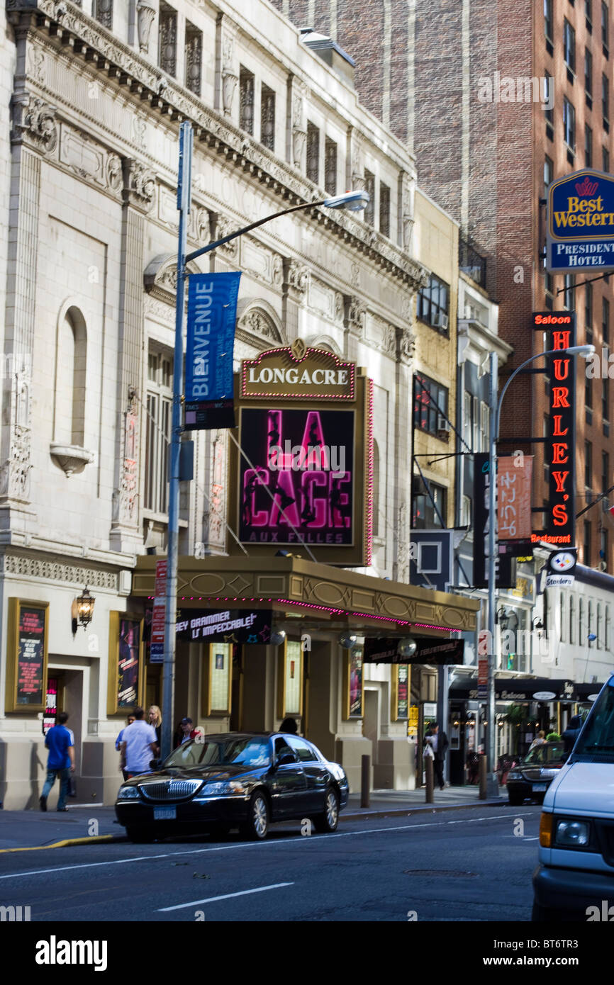 Downtown manhattan street scene hi-res stock photography and images - Alamy