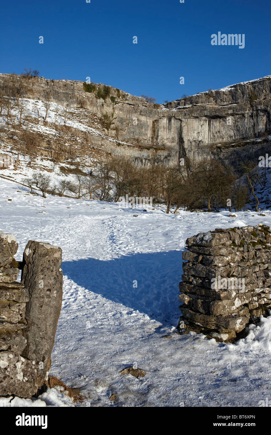 Malham Cove, Yorkshire Dales. Winter Stock Photo - Alamy