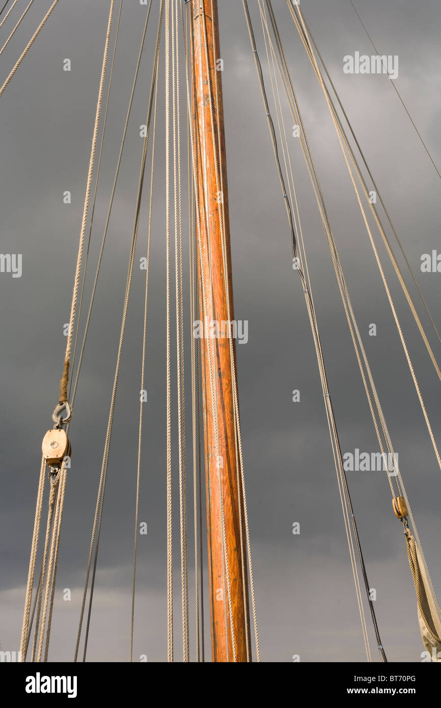 Ships mast hi-res stock photography and images - Alamy