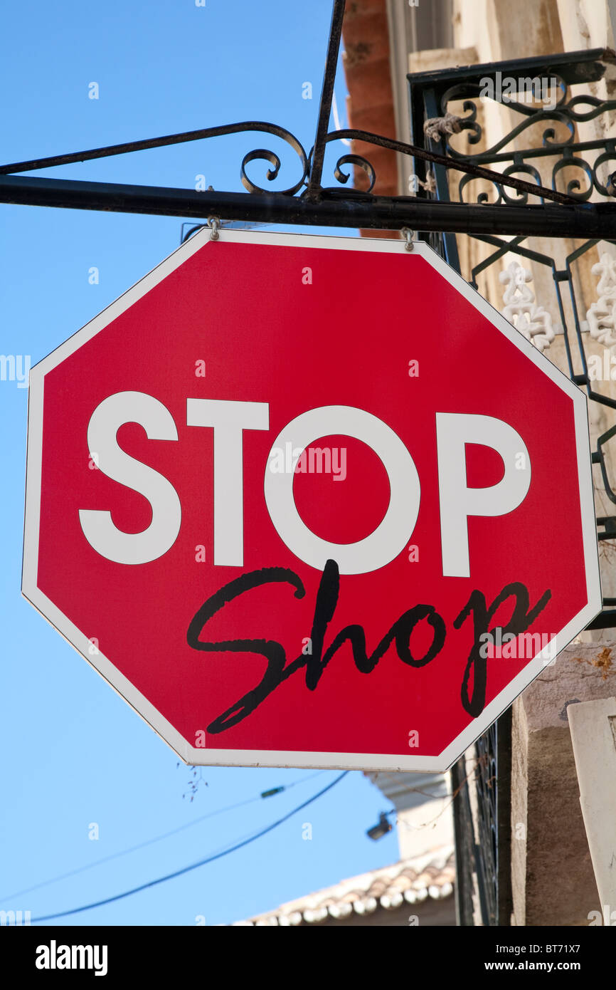Stop and shop here sign hi-res stock photography and images - Alamy