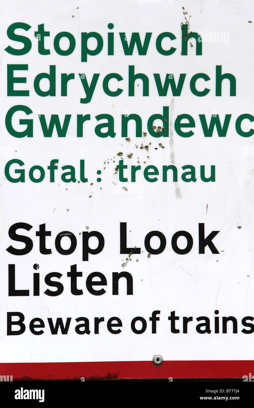 Welsh Stop Sign Stock Photos & Welsh Stop Sign Stock Images - Alamy