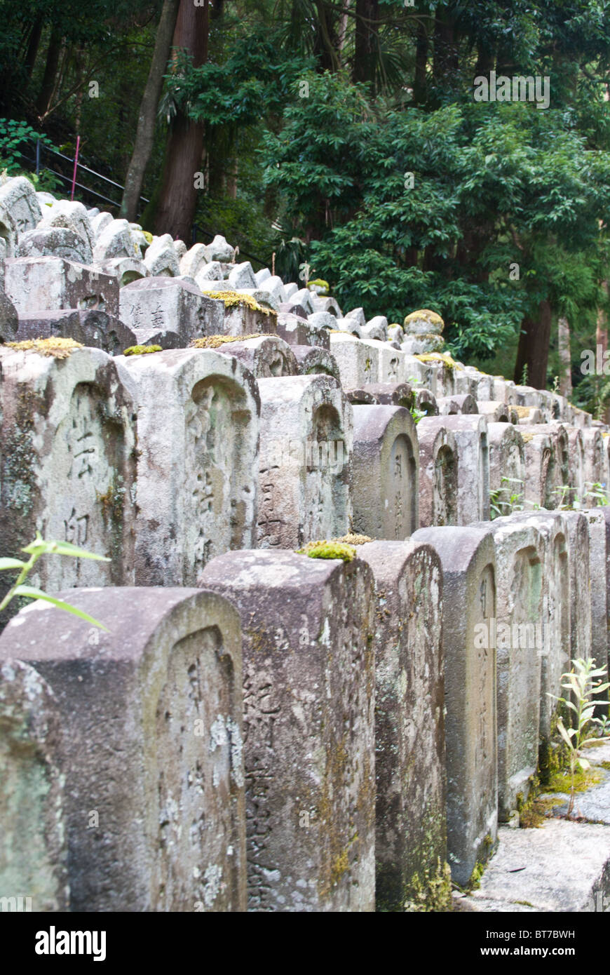 Row of tombstone hi-res stock photography and images - Alamy