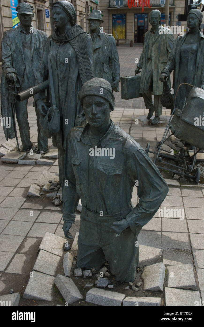 Transition (Przejscie) artwork by Jerzy Kalina in central Wroclaw ...