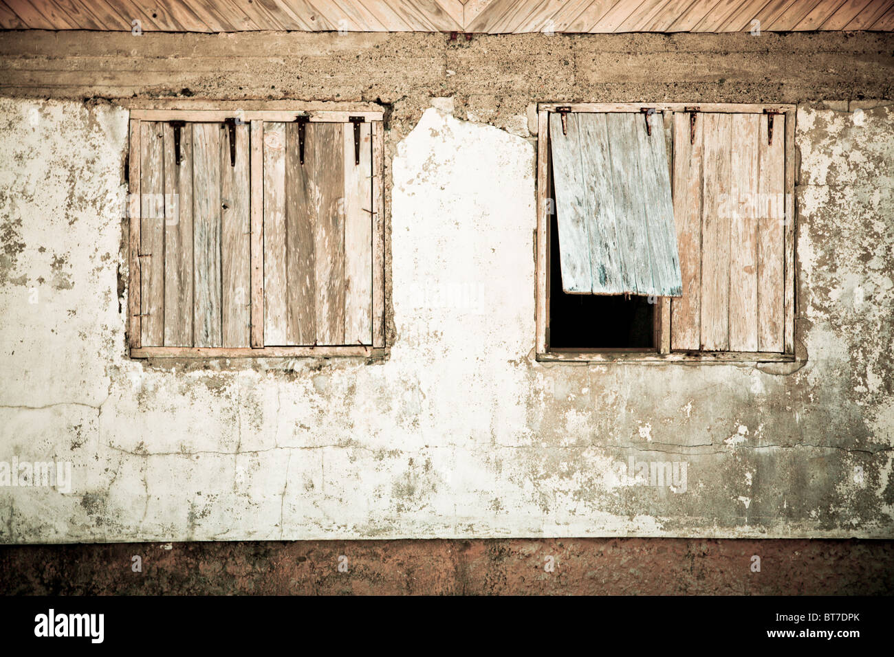 Rustic windows hi-res stock photography and images - Alamy