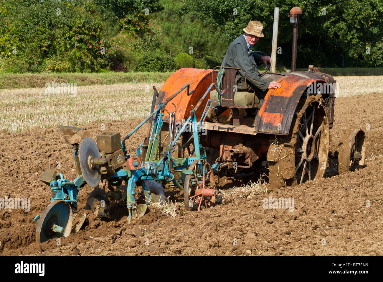 1920's Allis Chalmers vintage tractor ploughing at the 2010 Ingworth ...