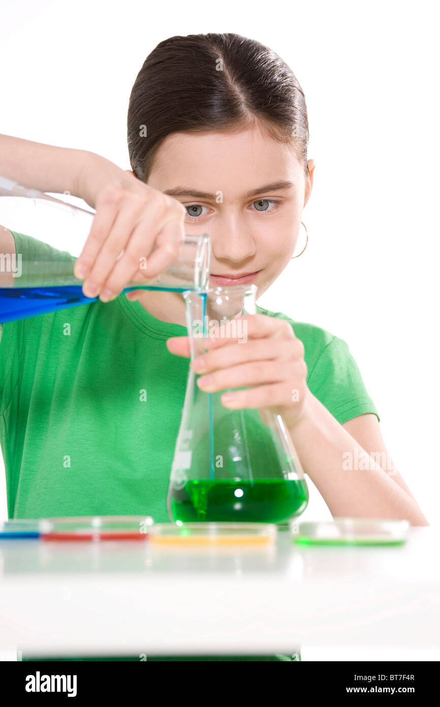 Girl working on an experiment in a laboratory Stock Photo - Alamy