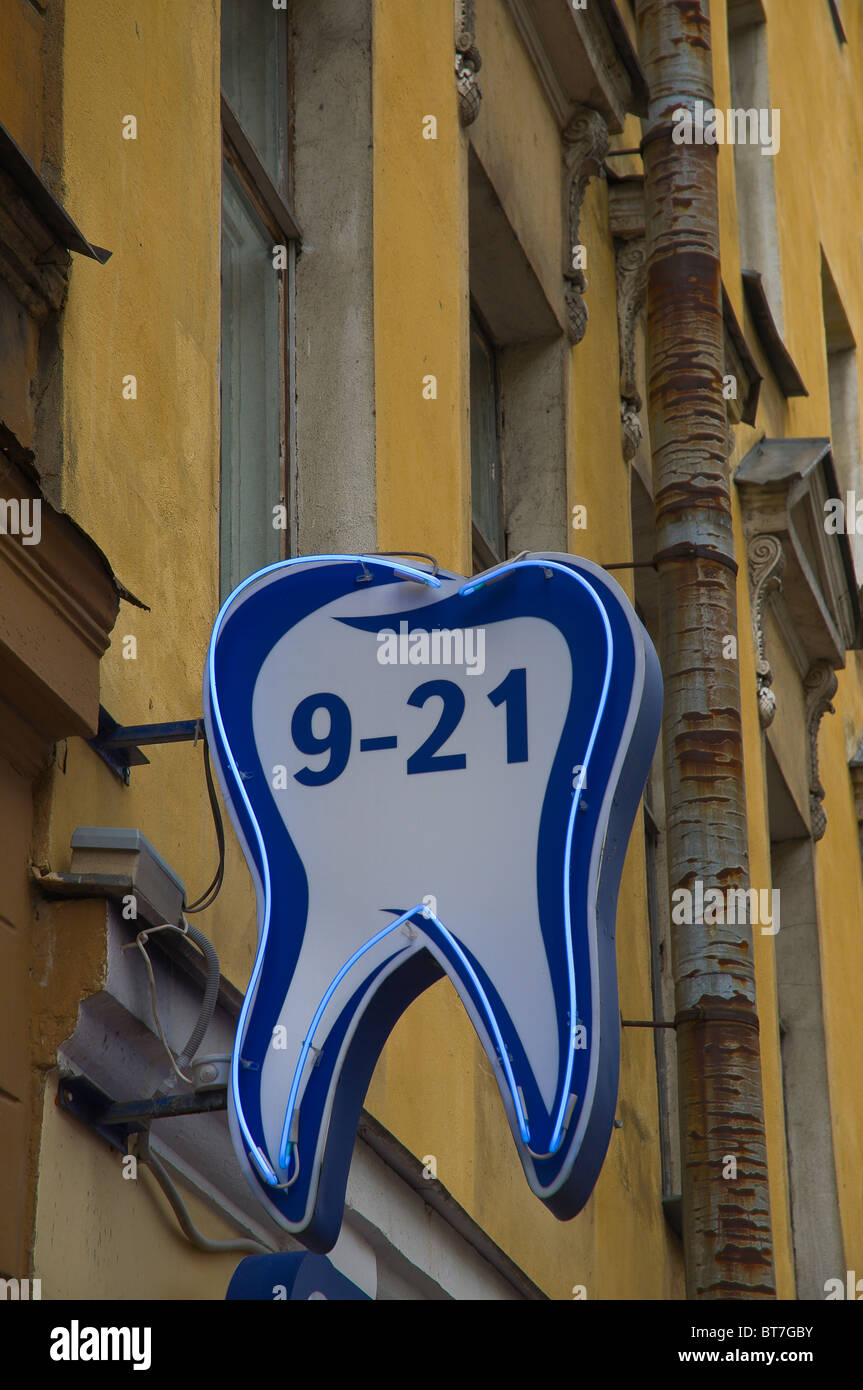Dentist dentists sign hi-res stock photography and images - Alamy