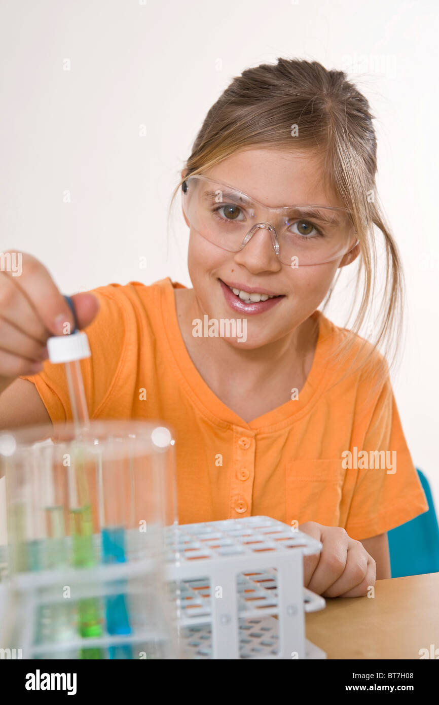 Girl working on an experiment in a laboratory Stock Photo - Alamy