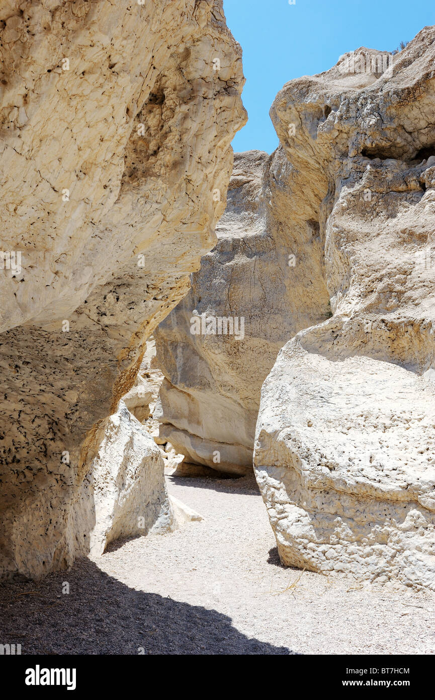 Makhtesh ramon cliffs hi-res stock photography and images - Alamy