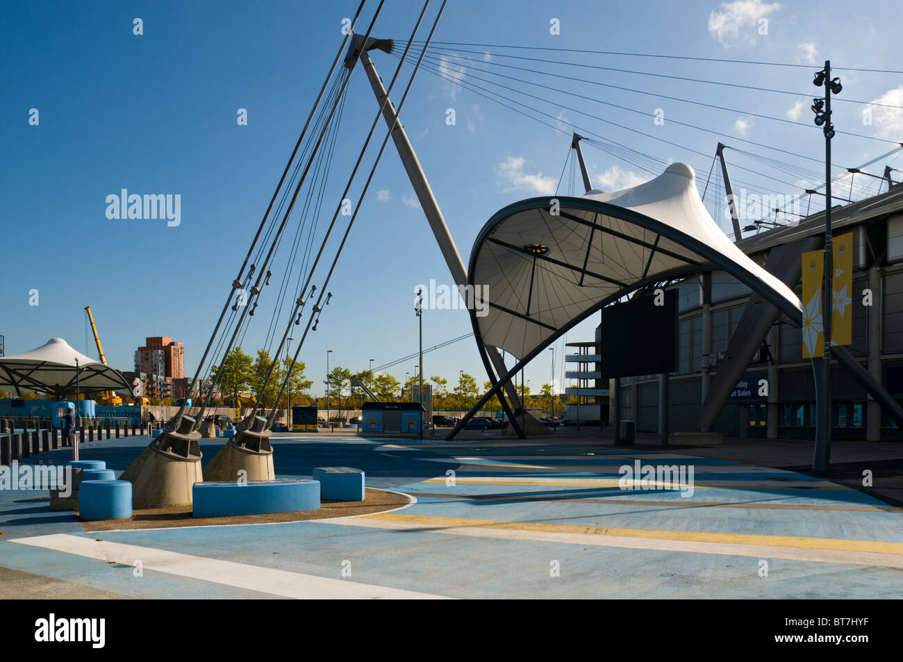 Cable suspended roof hi-res stock photography and images - Alamy