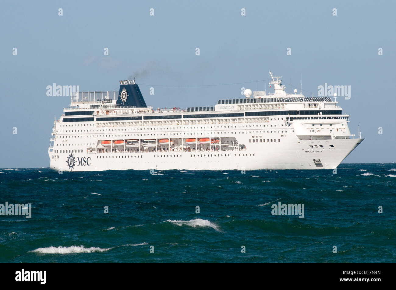 ocean going cruiseliner boat boats ocean going large liner cruise ship ...