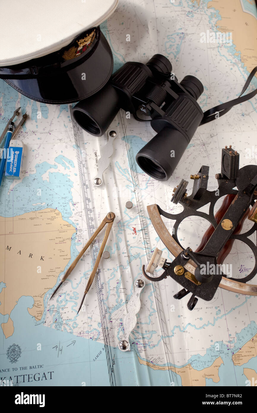 Navigation instruments hi-res stock photography and images - Alamy