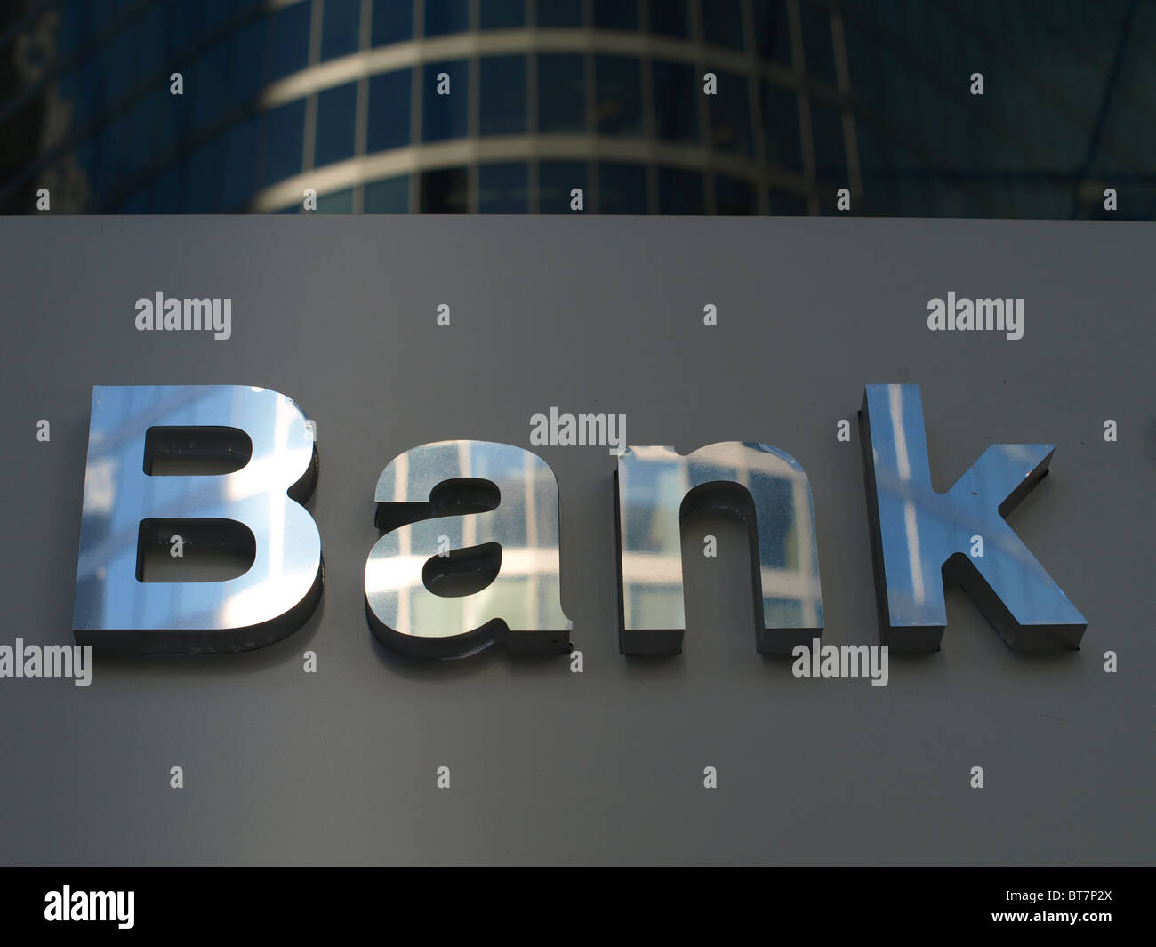 Bank exterior hi-res stock photography and images - Alamy