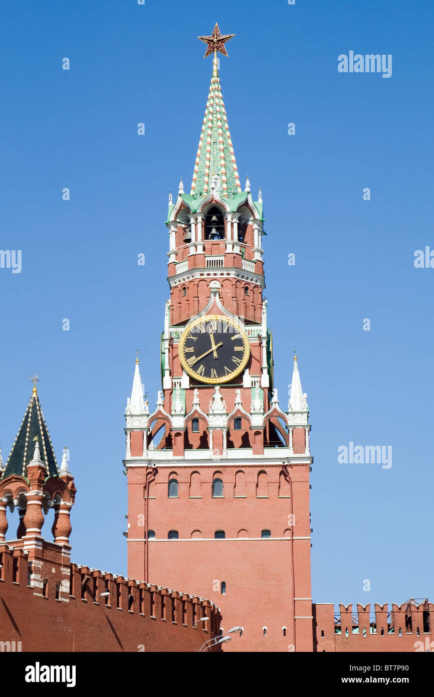 Kremlin tower with clock in Moscow Stock Photo - Alamy