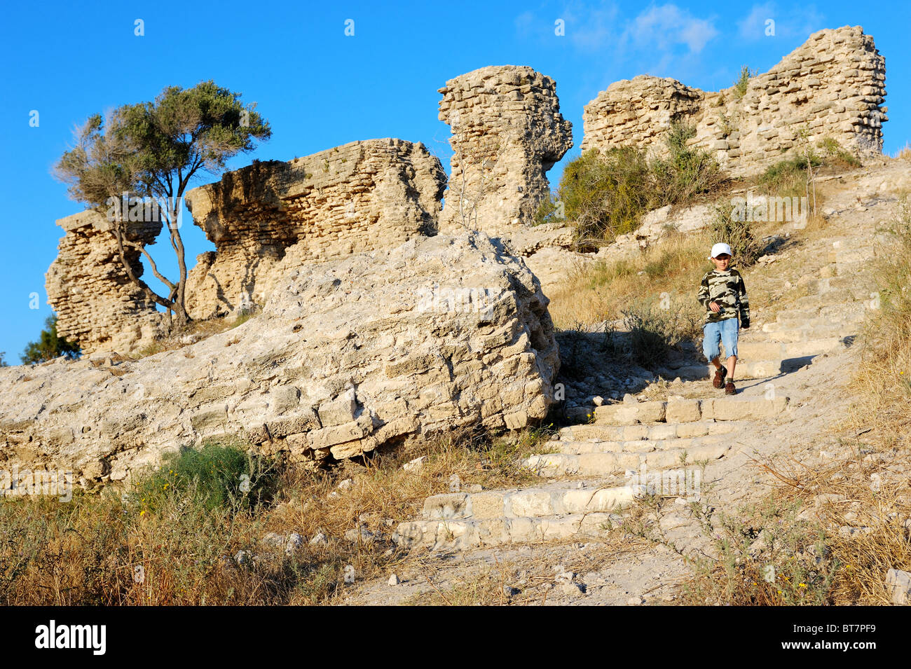 Protection walls ruins hi-res stock photography and images - Alamy