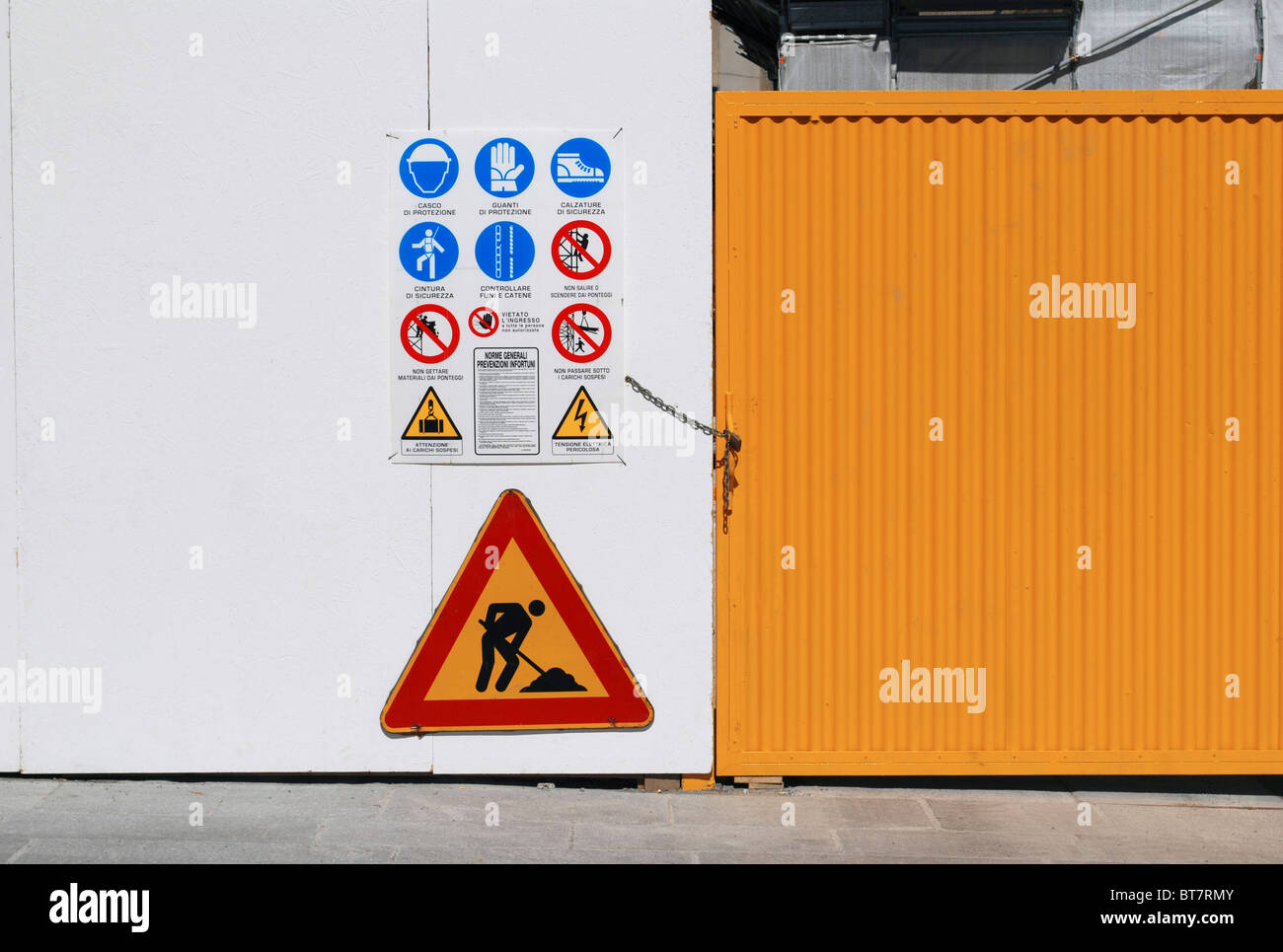 SAFETY SIGNS ON A CONSTRUCTION SITE Stock Photo - Alamy