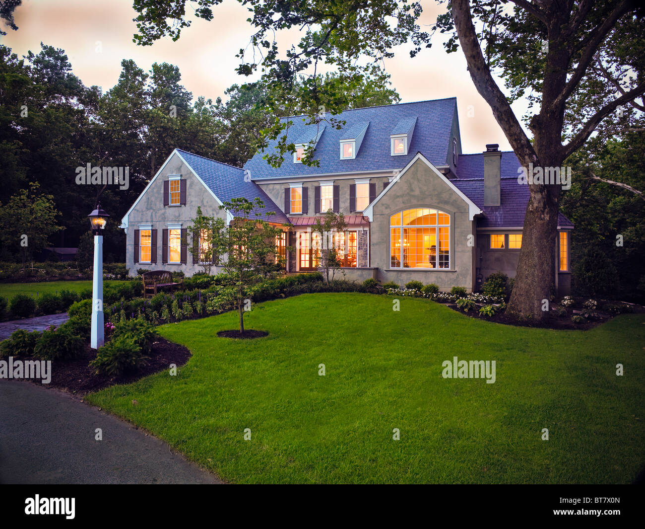 Twilight, dusk, residential lamp post Stock Photo - Alamy