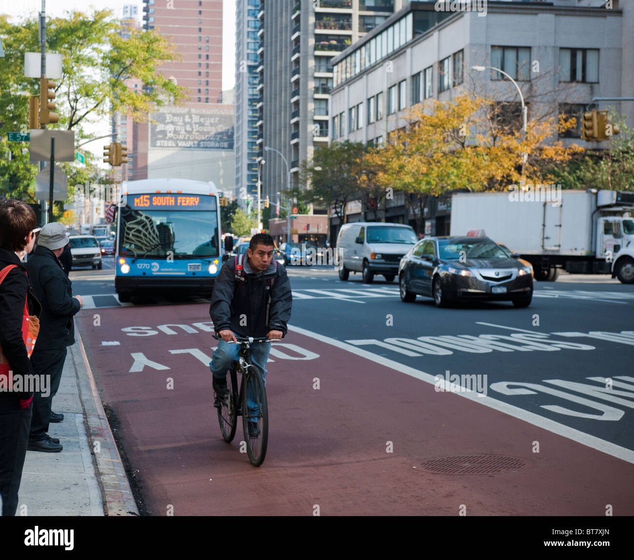 Select bus service new york city hi-res stock photography and images ...