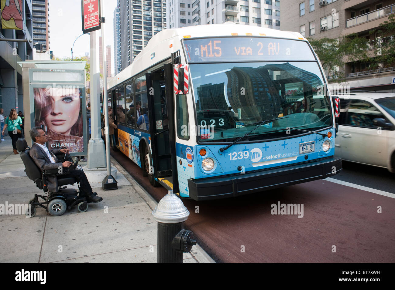 Commuters board a Select Bus Service bus on Second Avenue in Midtown in ...