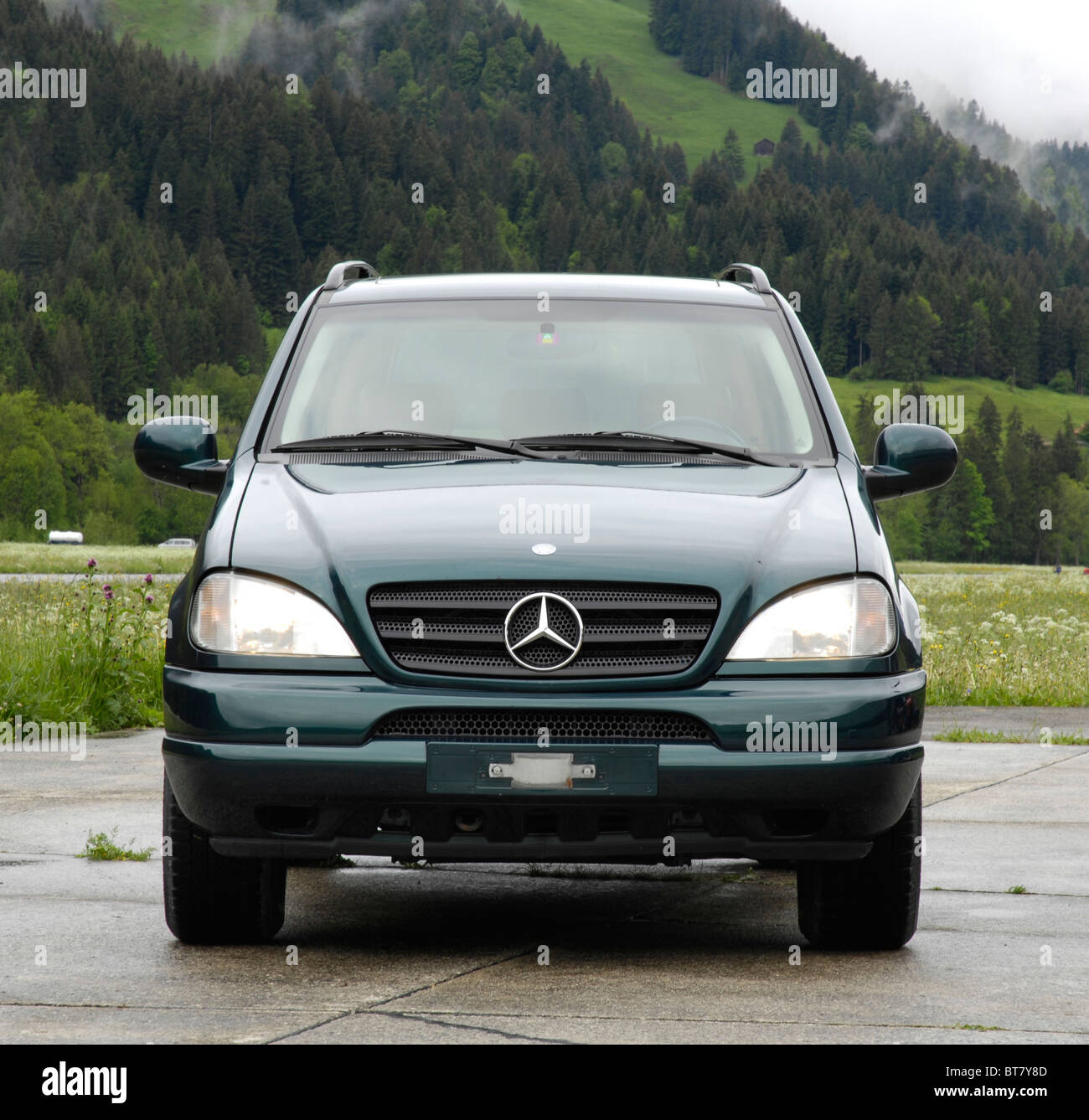 Mercedes Benz ML430 1998 Stock Photo - Alamy