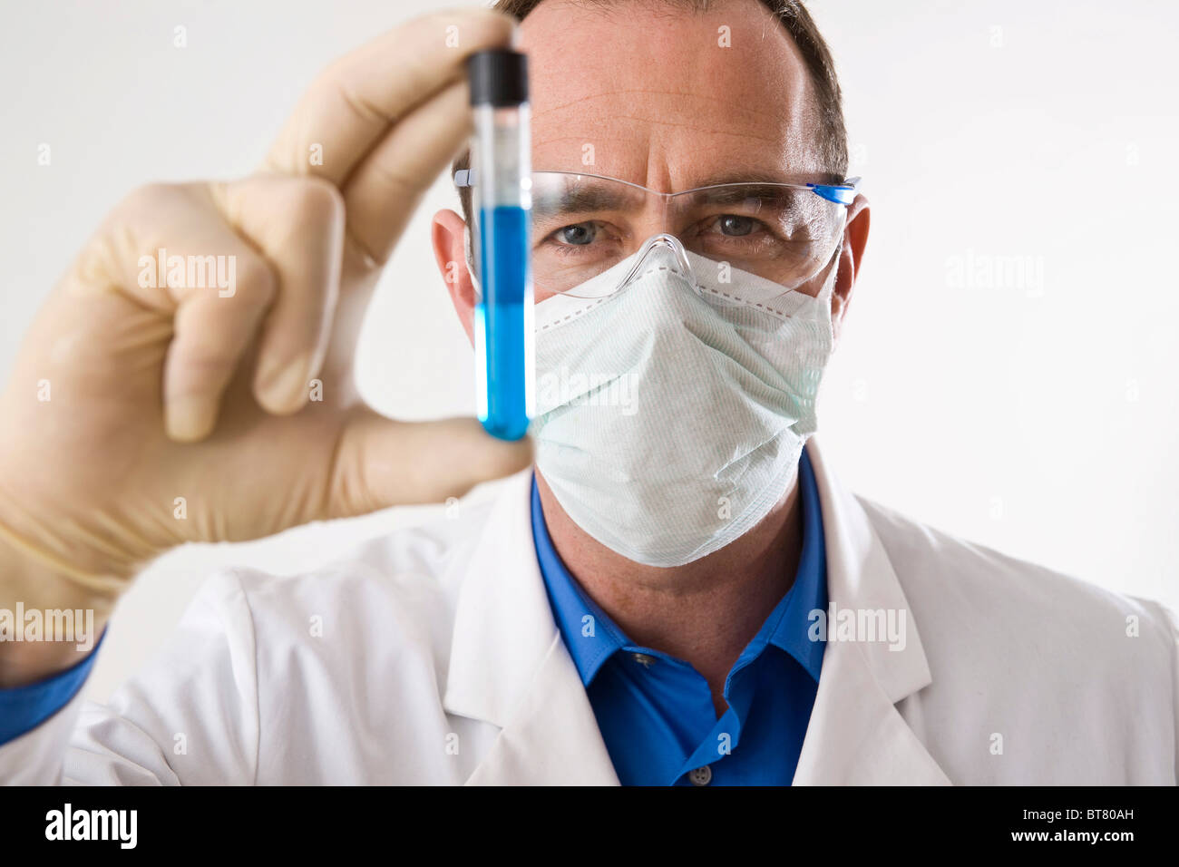 Man working on an experiment in a laboratory Stock Photo - Alamy
