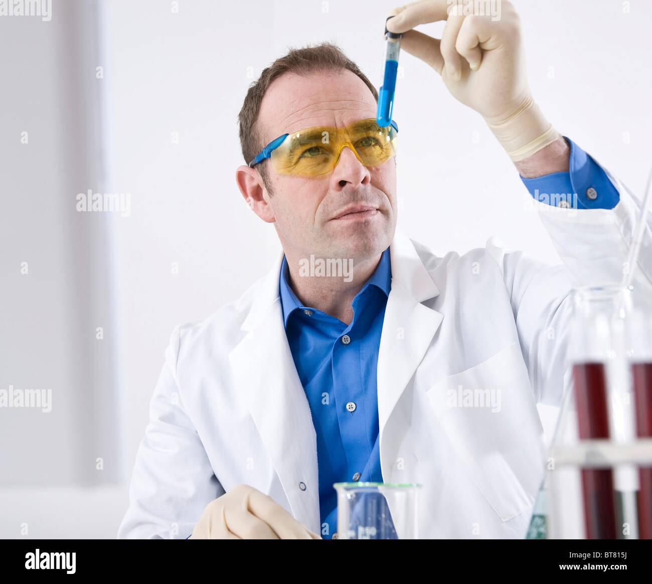 Man working on an experiment in a laboratory Stock Photo - Alamy
