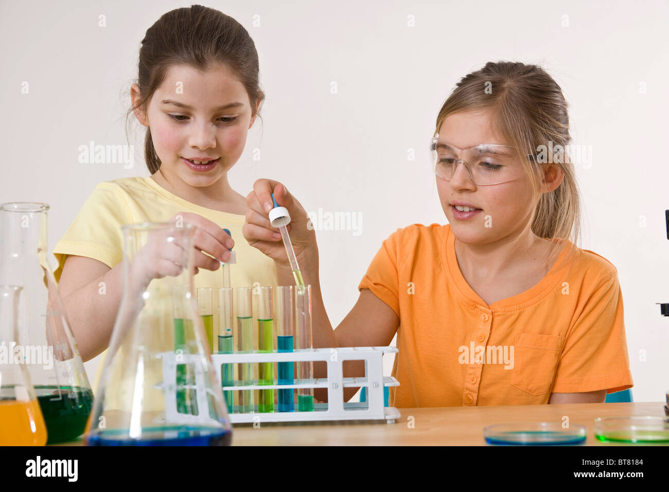 Chemisches experiment hi-res stock photography and images - Alamy