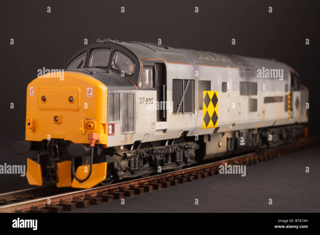 Class 37 Diesel Locomotive, The Lass O’ Ballochmyle, BR Railfreight ...