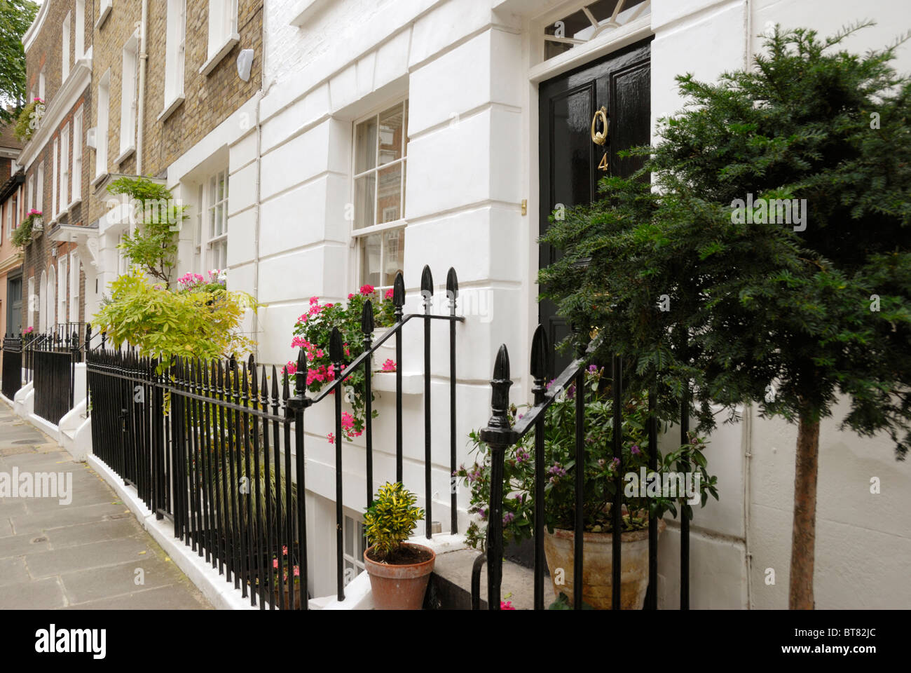 Terraced houses in Cheyne Row, Chelsea, London, England Stock Photo - Alamy