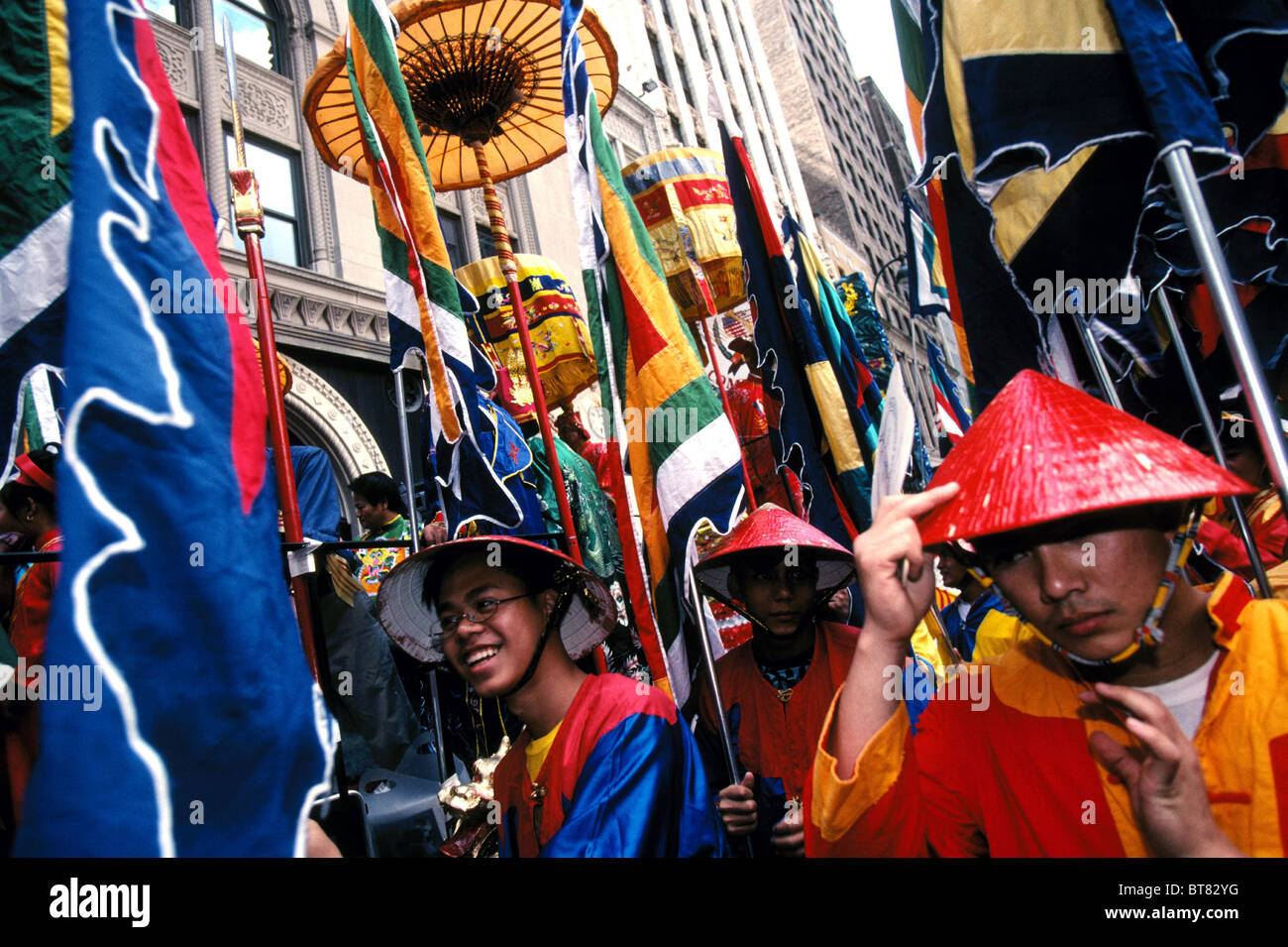 Native costumes hi-res stock photography and images - Alamy