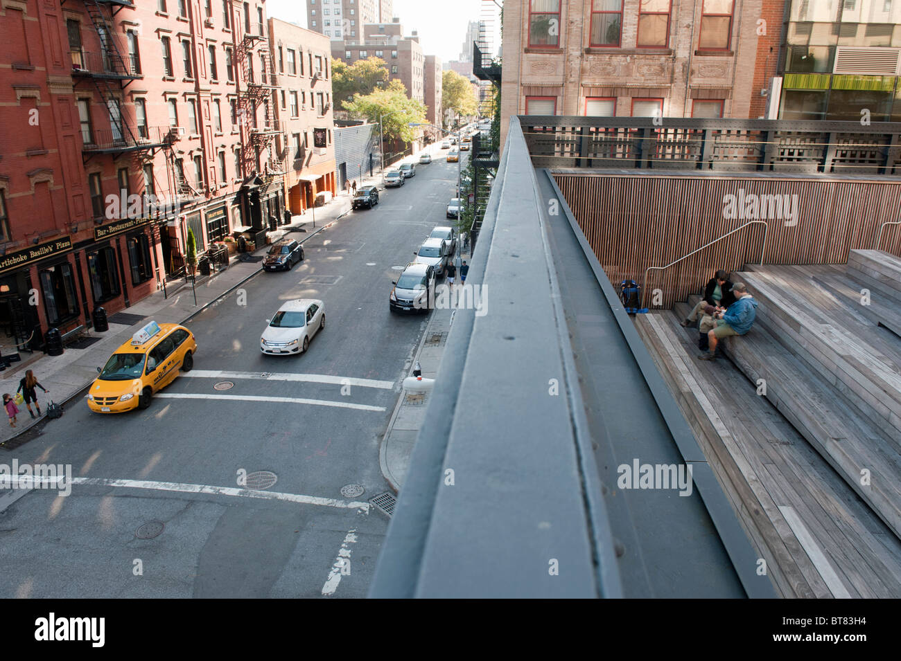 New High Line elevated landscaped public walkway built on old railway ...