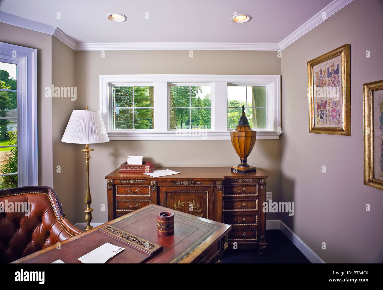 Executive style home office Stock Photo - Alamy