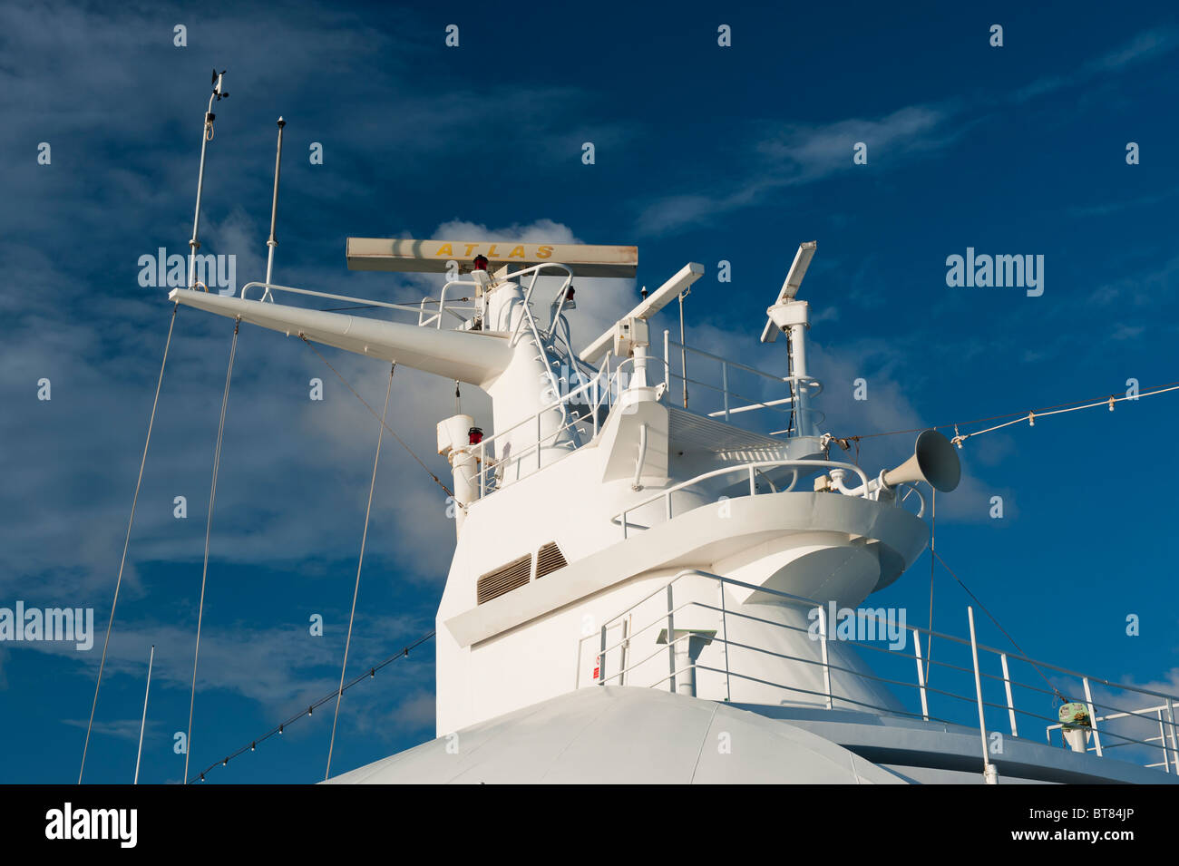 Radar rotating antenna hi-res stock photography and images - Alamy