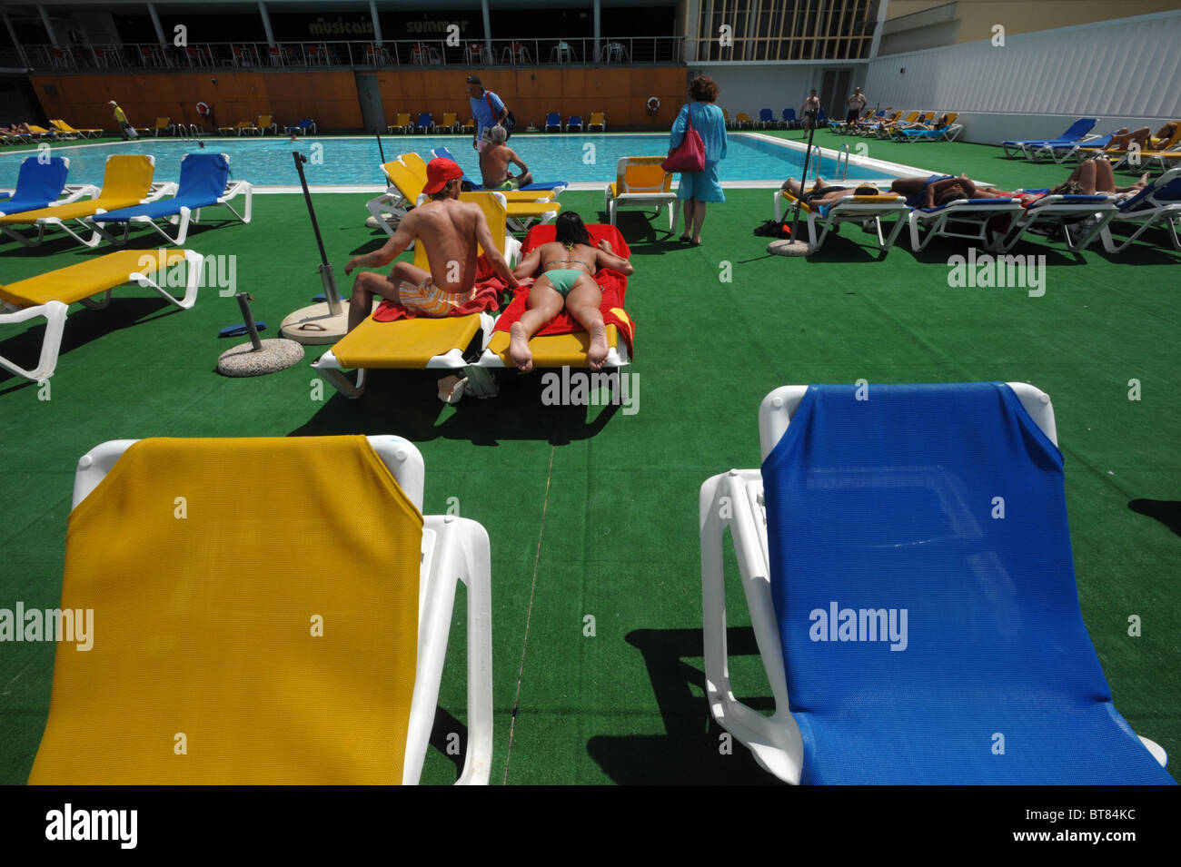 Women on loungers hi-res stock photography and images - Alamy