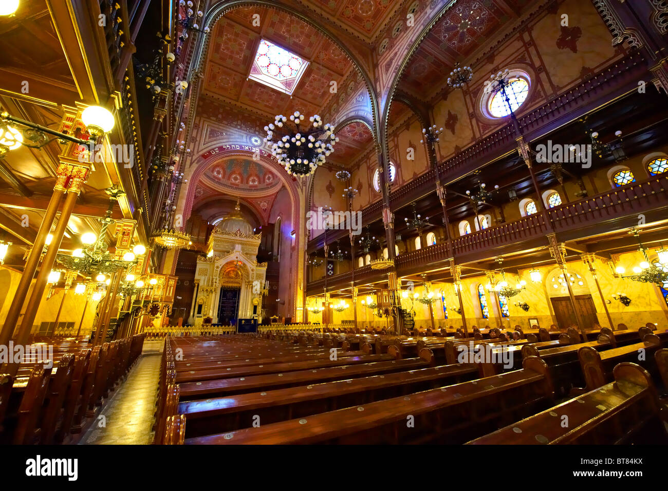 Dohany street synagogue Budapest interior Stock Photo - Alamy