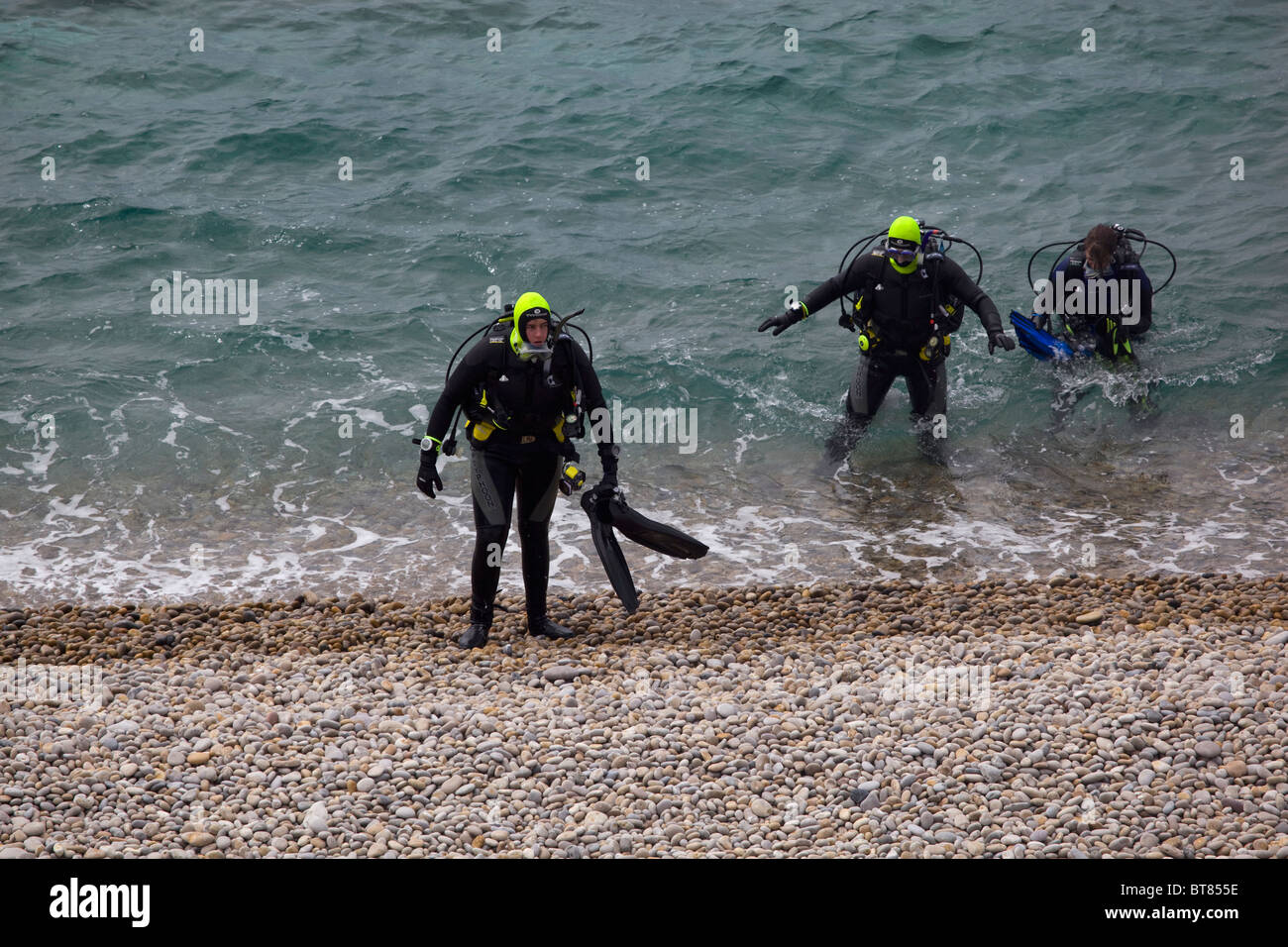 Divers at Chesil Beach Dorset Stock Photo - Alamy