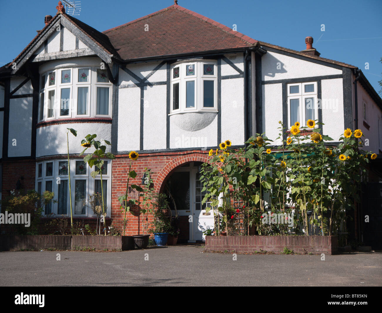 1930s house hi-res stock photography and images - Alamy