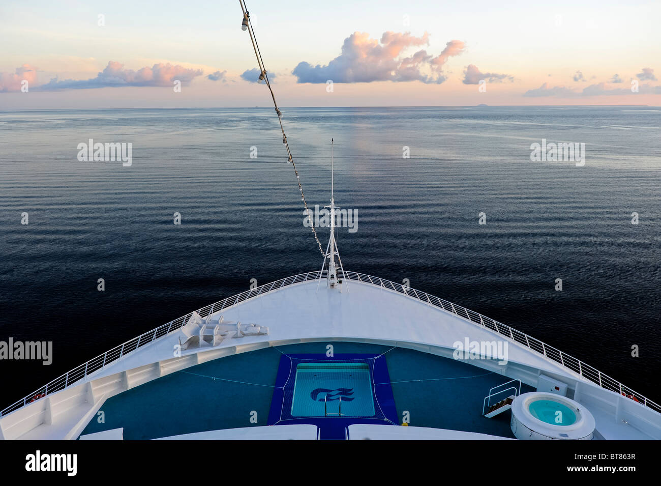Cruise ship bow hi-res stock photography and images - Alamy