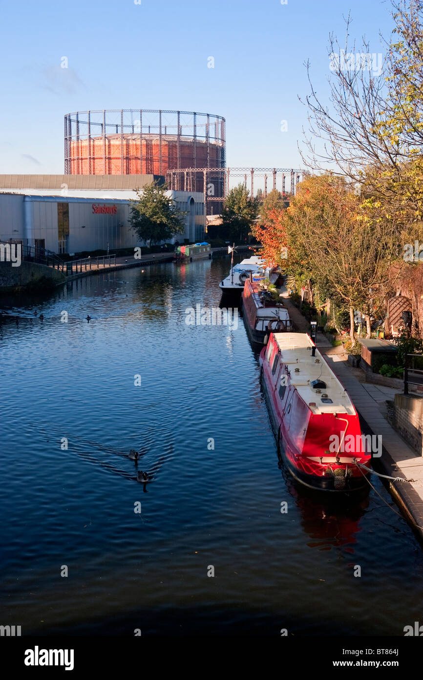 Views of the Grand Union Canal (Paddington Arm) from Ladbroke Grove ...