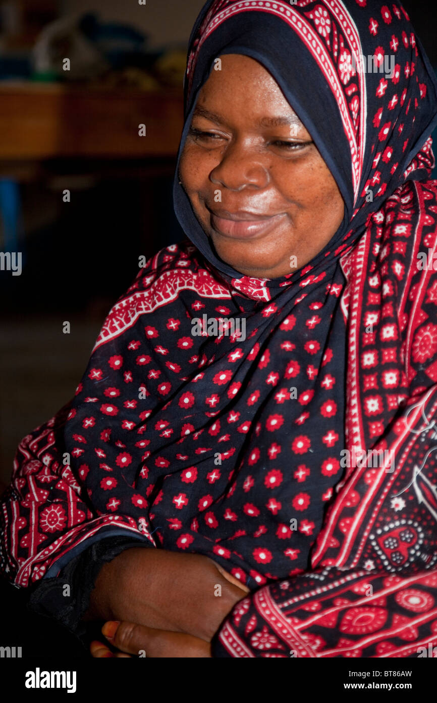 Jambiani, Zanzibar, Tanzania. Muslim African Woman Stock Photo - Alamy