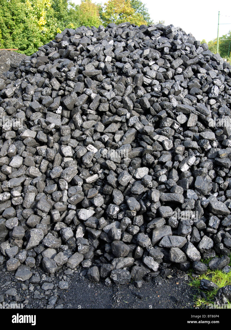 Coal stockpile hi-res stock photography and images - Alamy