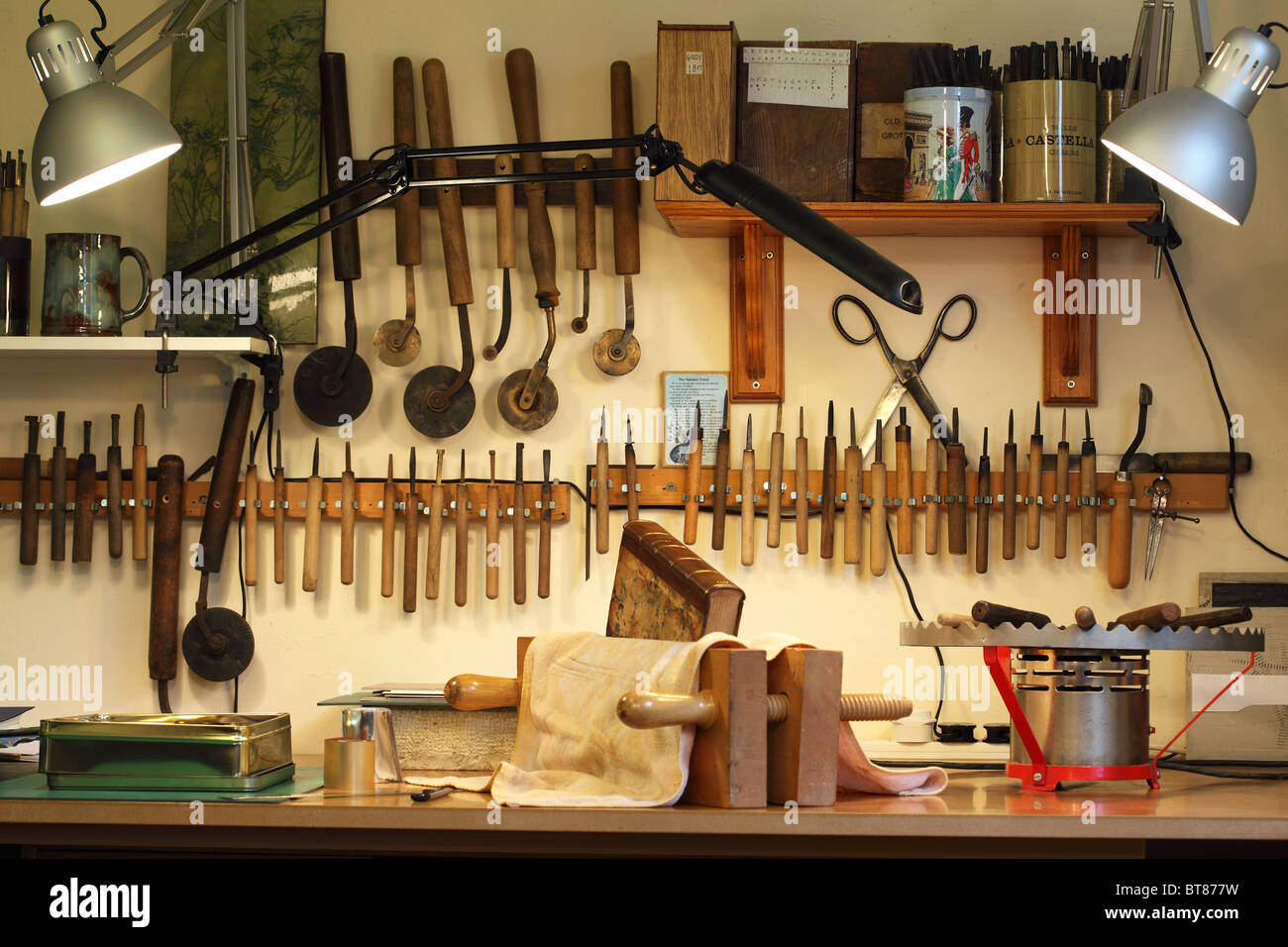 Antique vice clamp hi-res stock photography and images - Alamy