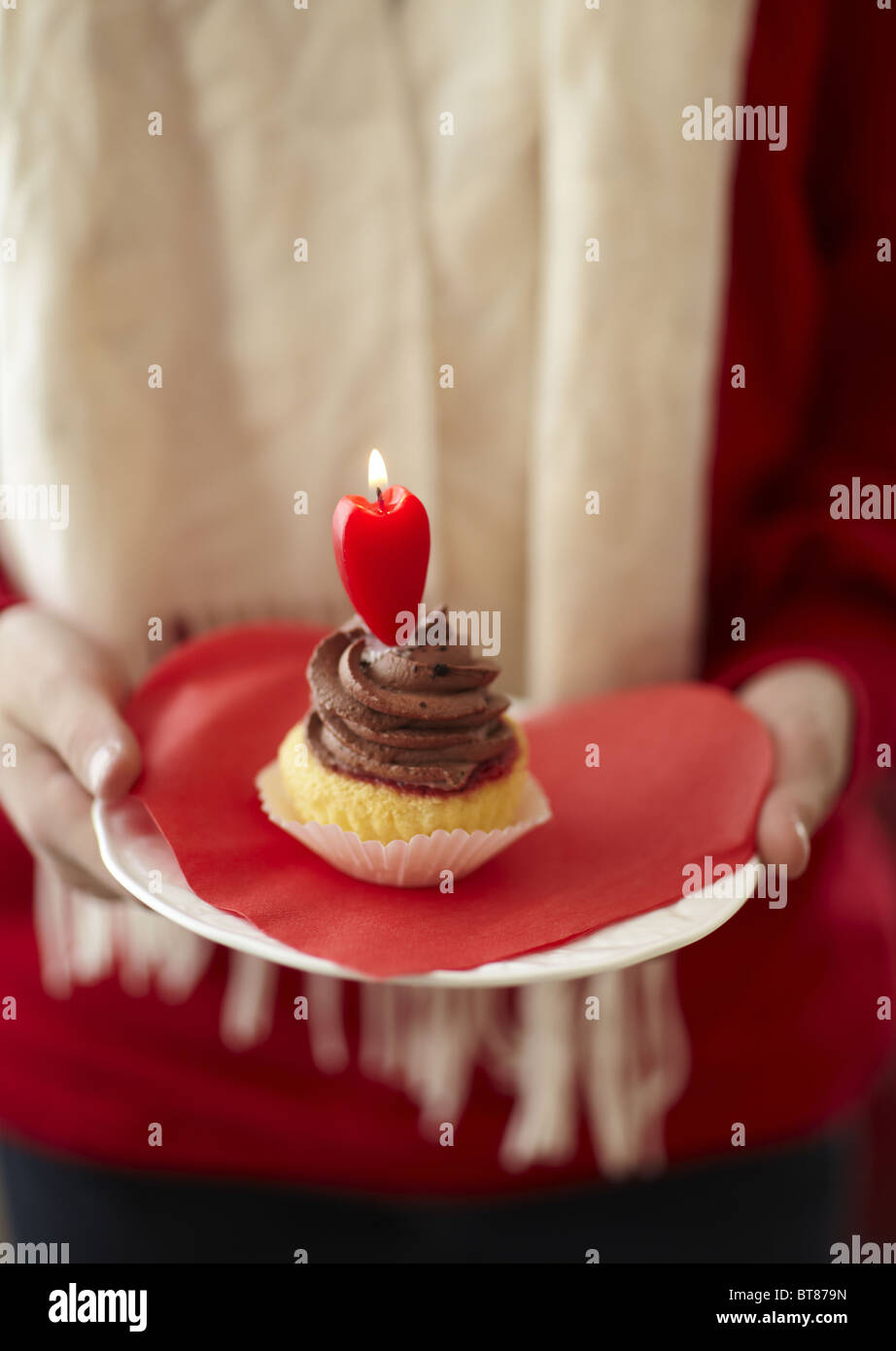 Hands hold cake heart close up hi-res stock photography and images - Alamy